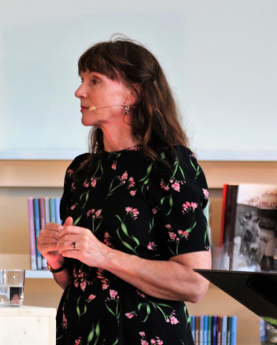 Prisbelønt filmregissør til Bodø med dokumentarfilm om Putins innerste krets